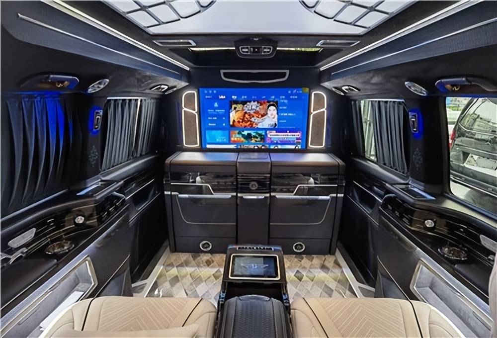 德系商务航母2022款奔驰V260L黑金直插日产埃尔法软肋_搜狐汽车_搜狐网