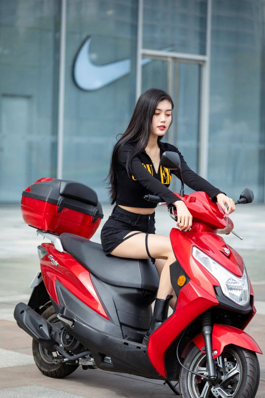 9000以下代步踏板，好骑有颜值又略带运动性—轻骑铃木UE125_搜狐汽车_搜狐网