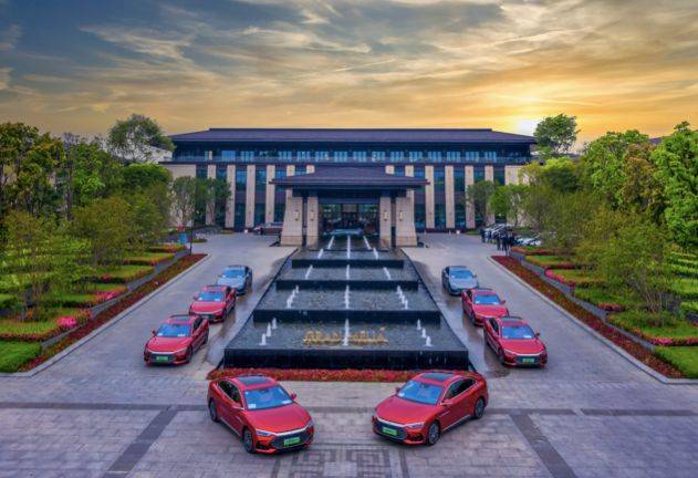 试驾比亚迪汉DM-i 不仅操控平顺，更省油更智能！_搜狐汽车_搜狐网