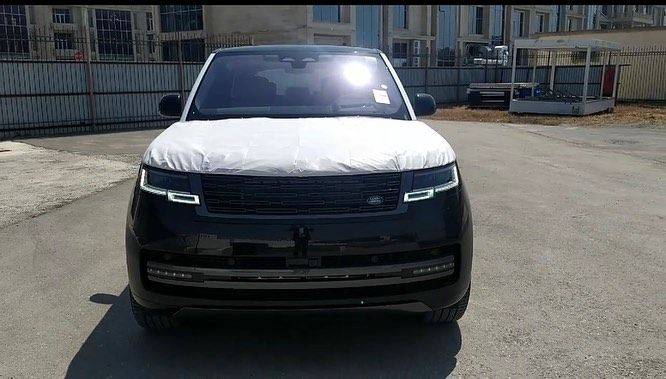 2023版路虎揽胜：英伦旗舰SUV，简约又霸气，4.4T+8AT，质感更强_搜狐汽车_搜狐网