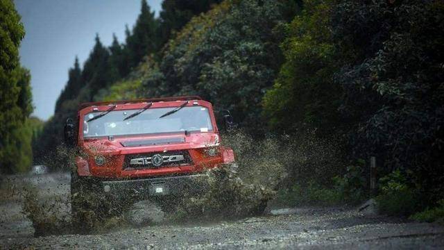 东风“猛士M20”军转民！4.0TV8柴油，霸道、大G在它面前都是弟弟_搜狐汽车_搜狐网