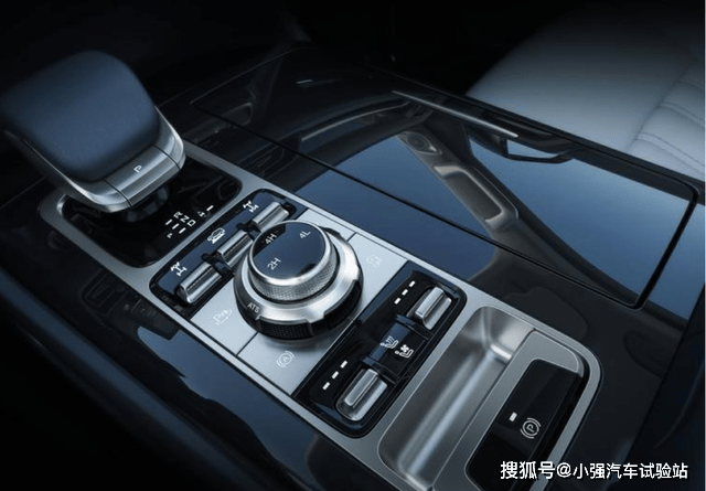 堪称北汽版本的“丰田陆巡”BJ60亮相，搭3.0TV6引擎，20万起售？_搜狐汽车_搜狐网