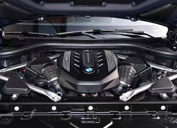 宝马XM路试谍照曝光，搭载4.4T V8发动机，将于2023年亮相_搜狐汽车_搜狐网