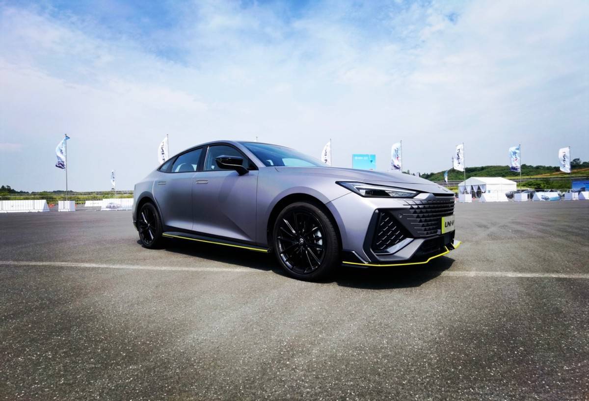 长安UNI-V2.0T用实力告诉你，何为一辆高性能轿跑该有的样子_搜狐汽车_搜狐网