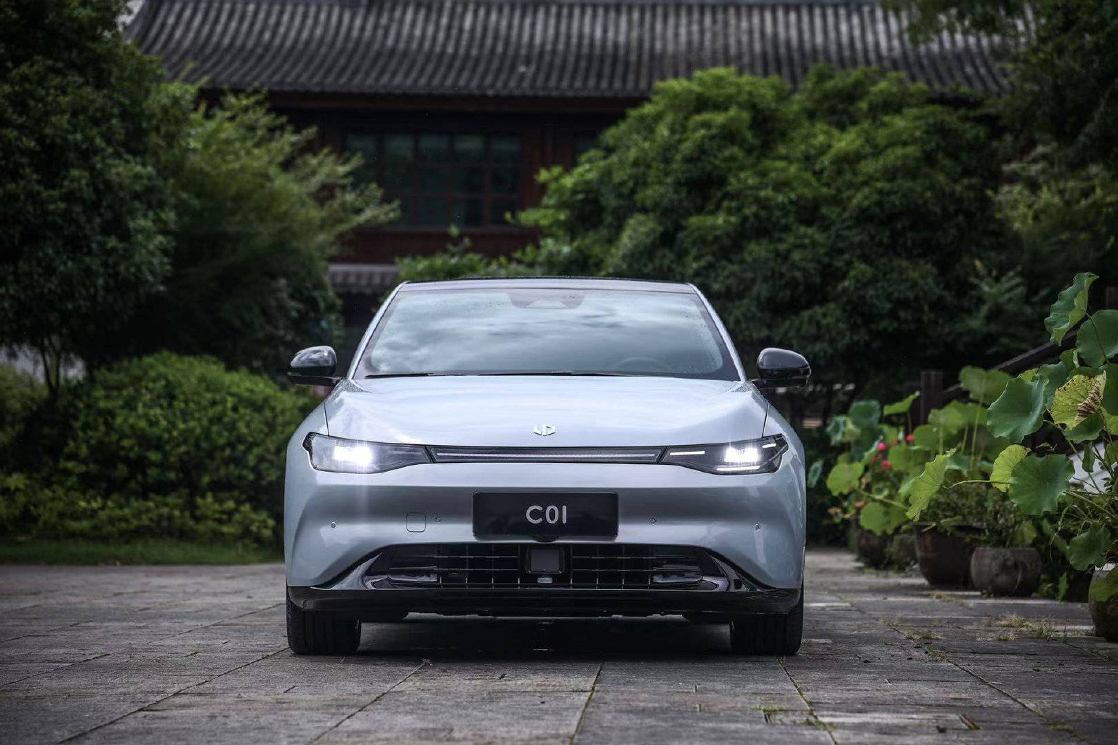 零百3.66秒 717公里续航-零跑C01强势来袭 订单破6万_搜狐汽车_搜狐网