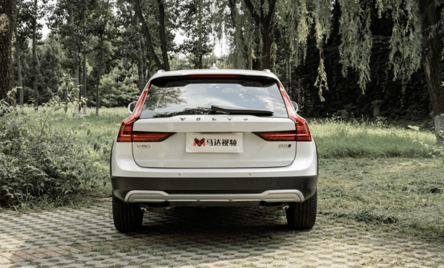 实拍沃尔沃V90CC：2.0T+8AT！ 搭空气悬挂的全时四驱“瓦罐”？_搜狐汽车_搜狐网