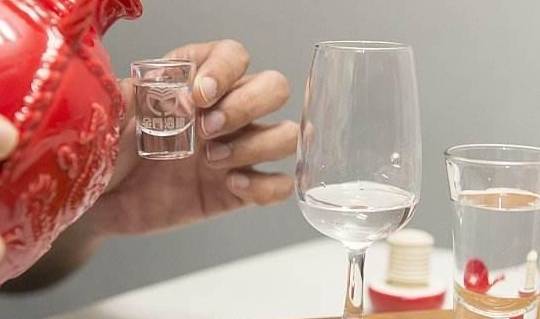 辟谣:大量喝酒危害大,少量喝酒有益健康?你被骗了吗酒精女性癌症
