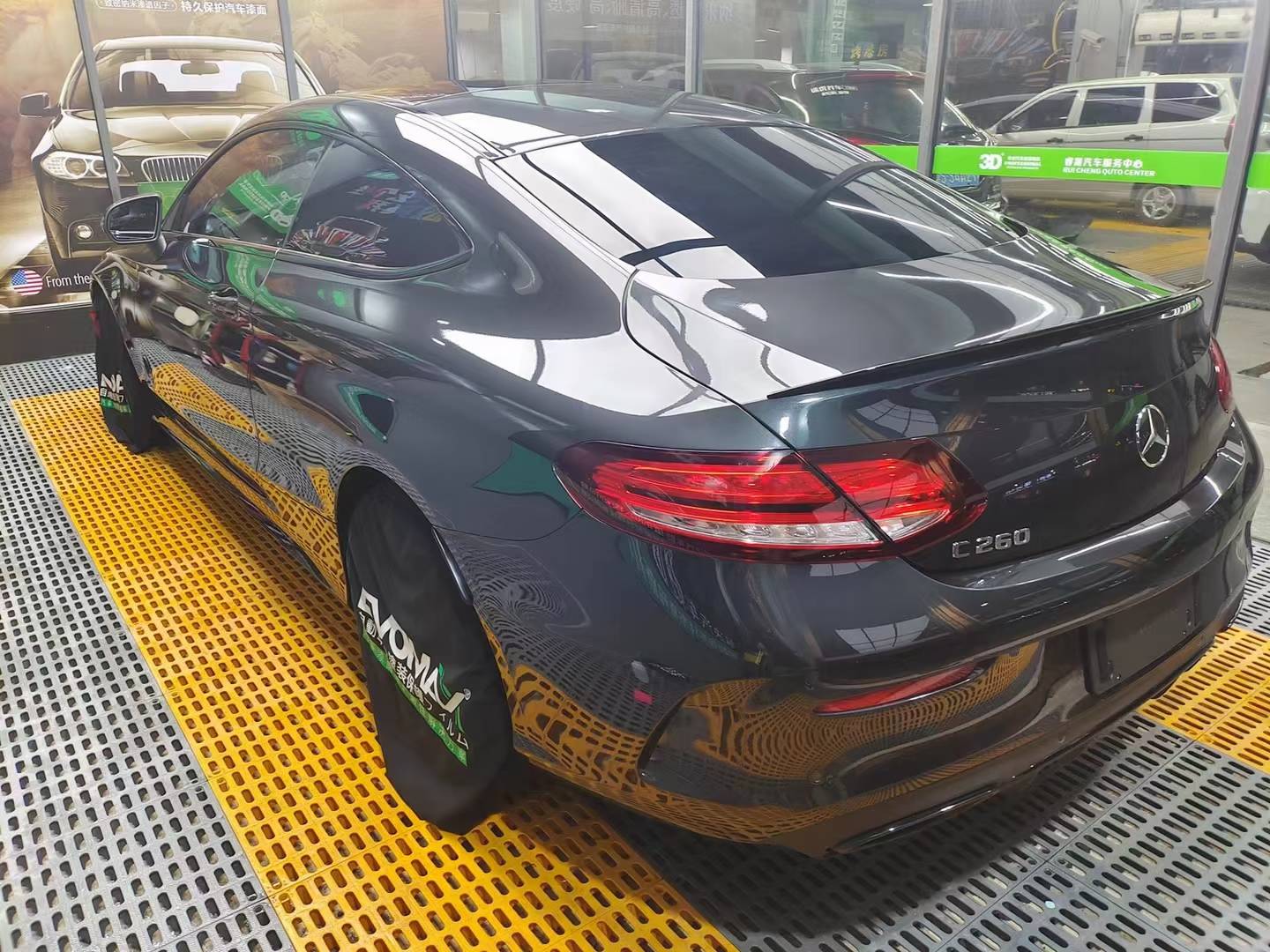 新车奔驰C260双门版施工日本EVOMAX易玛隐形车衣,未上路，先保护_搜狐汽车_搜狐网