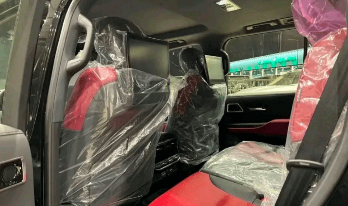 实拍新丰田兰德酷路泽，国六版将登场，3.5T+10AT，或130万元起_搜狐汽车_搜狐网