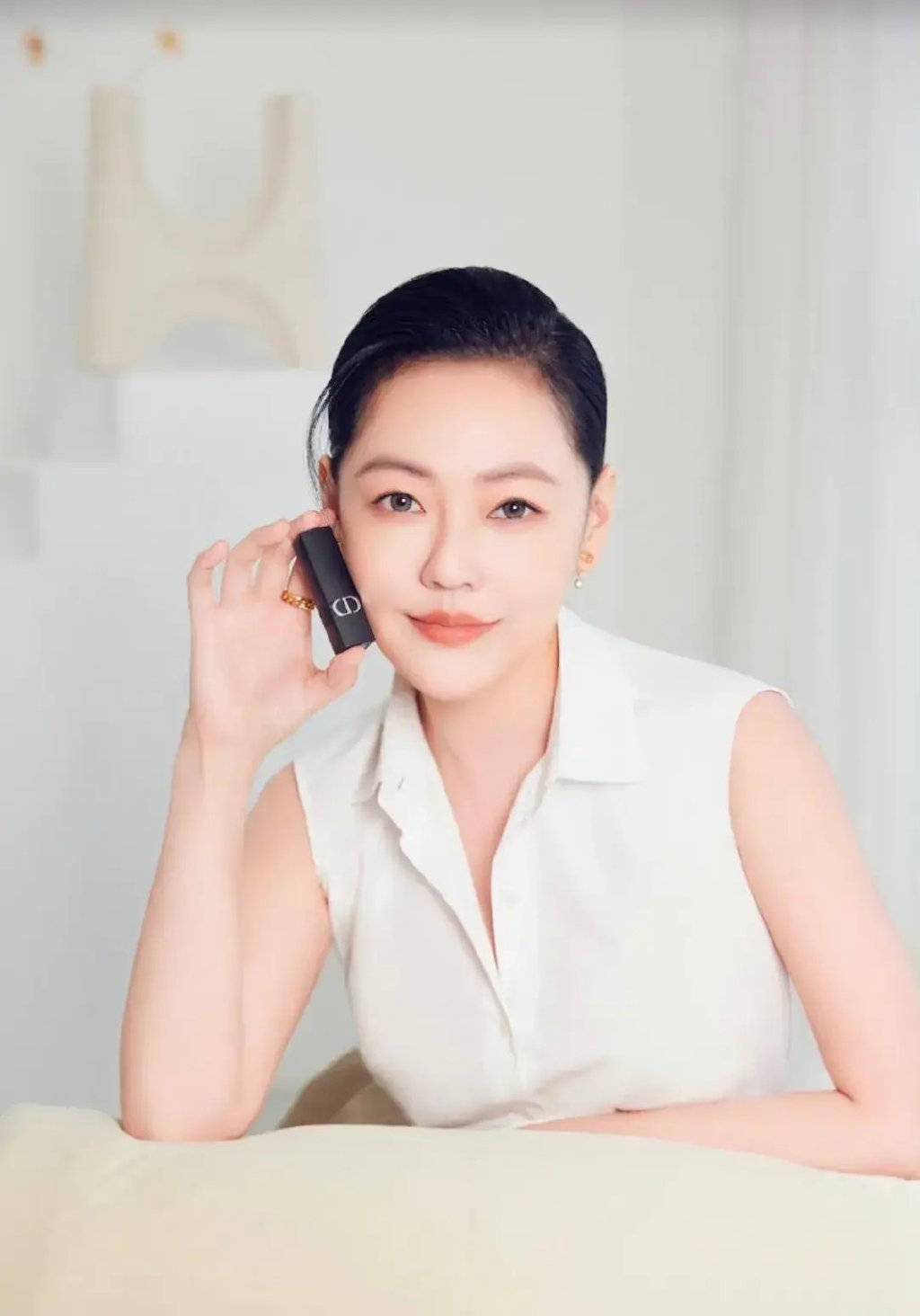 小s携二女儿同框拍大片 14岁的lily不输妈妈星范足 搜狐大视野 搜狐新闻