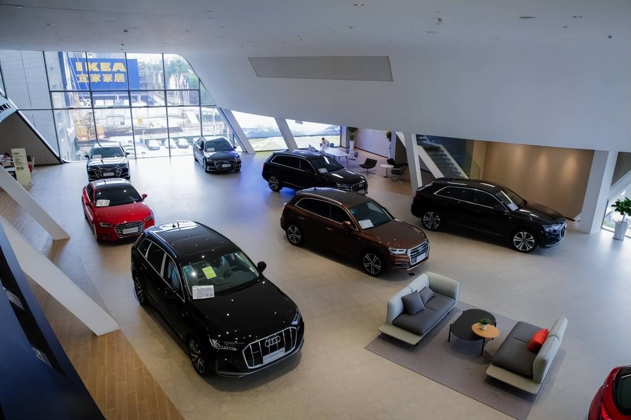 月薪一万养不起BBA？扒一扒奥迪A4L养车成本：真是买得起养不起！_搜狐汽车_搜狐网