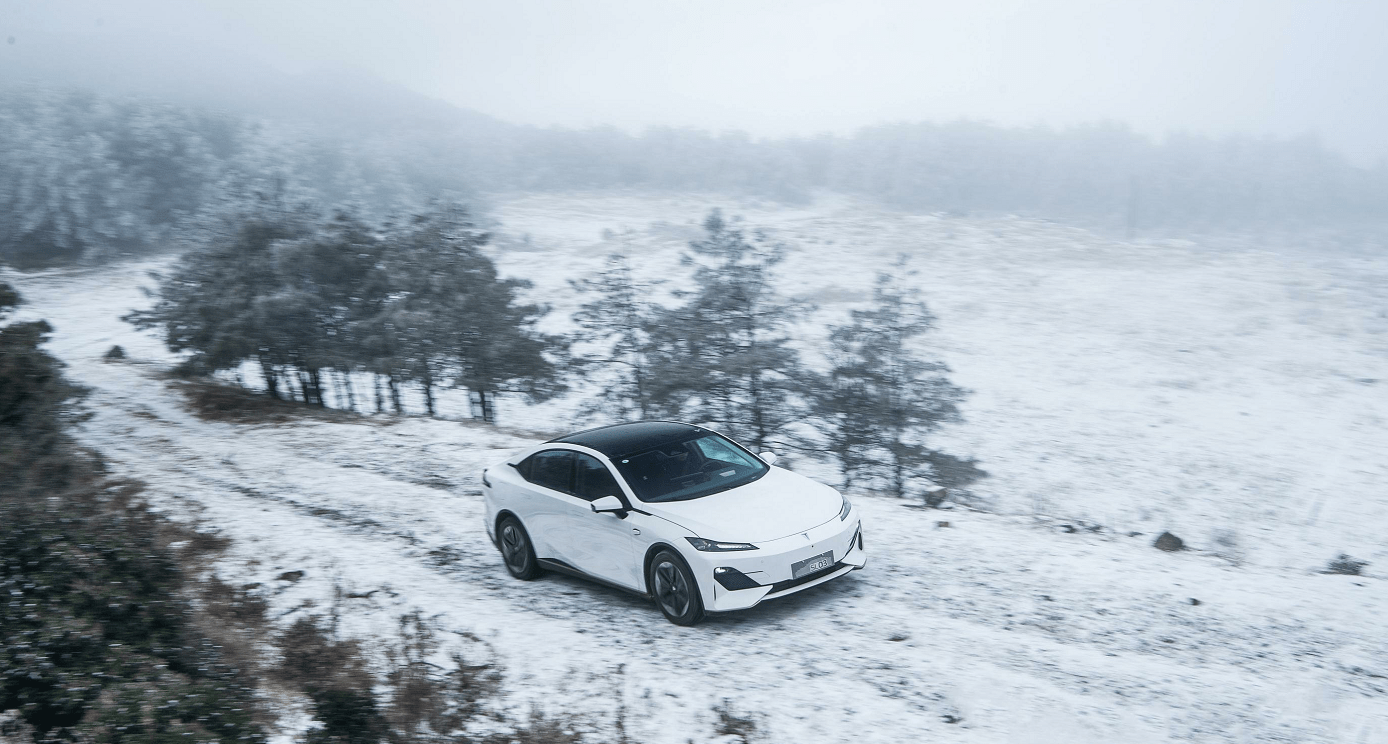 挑战1200km奇境之旅 长安深蓝SL03释放科技“原力”_搜狐汽车_搜狐网