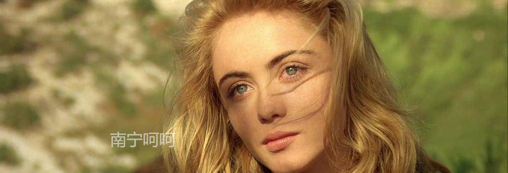 碟中谍第一部的女主，全裸登上Elle封面，51万份瞬间售光_艾曼纽·贝阿_法国_事业