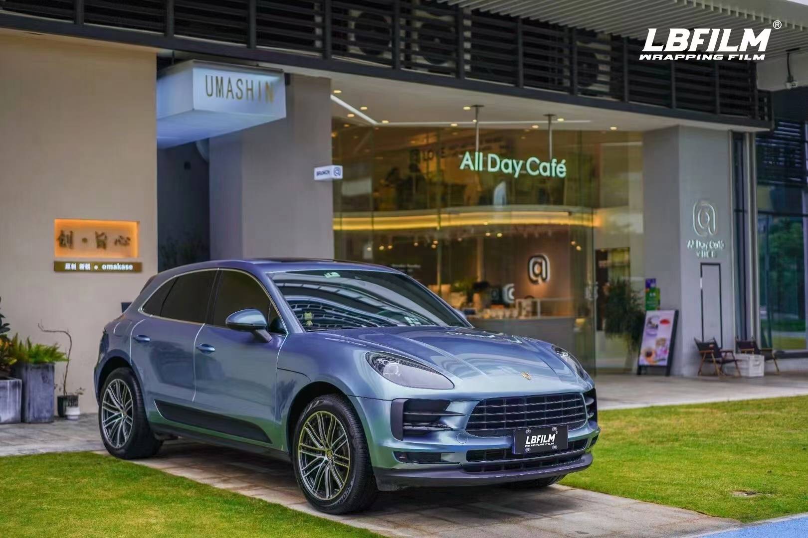 保时捷macan-LB改色膜液态金属索玛托蓝，简单纯粹 空灵柔和_搜狐汽车_搜狐网