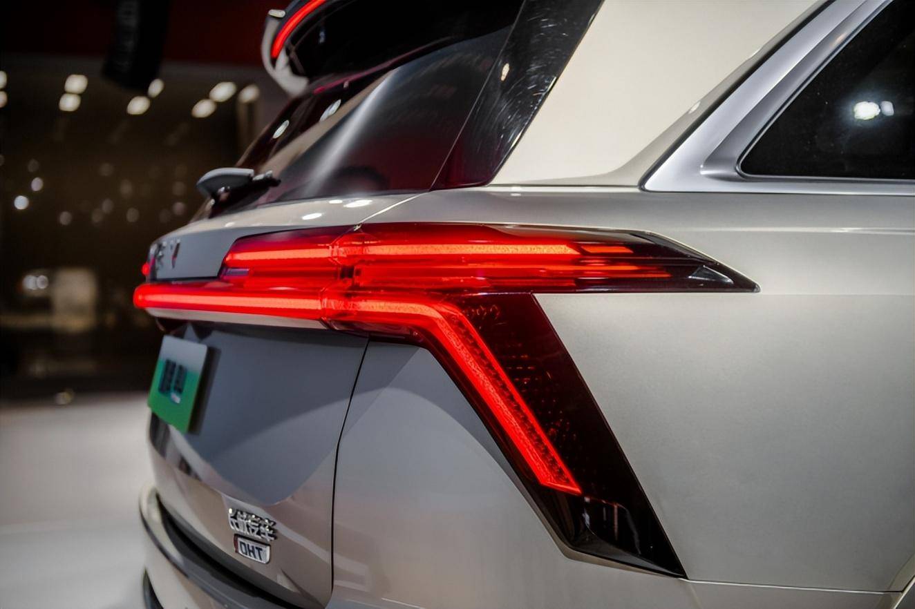 用户共创旗舰大六座智能SUV蓝山DHT-PHEV亮相广州车展全面To C战略_搜狐汽车_搜狐网