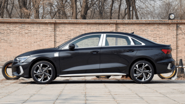 新款奥迪A3变化不大，但花20万买BBA入门轿车，它依旧最值？_搜狐汽车_搜狐网