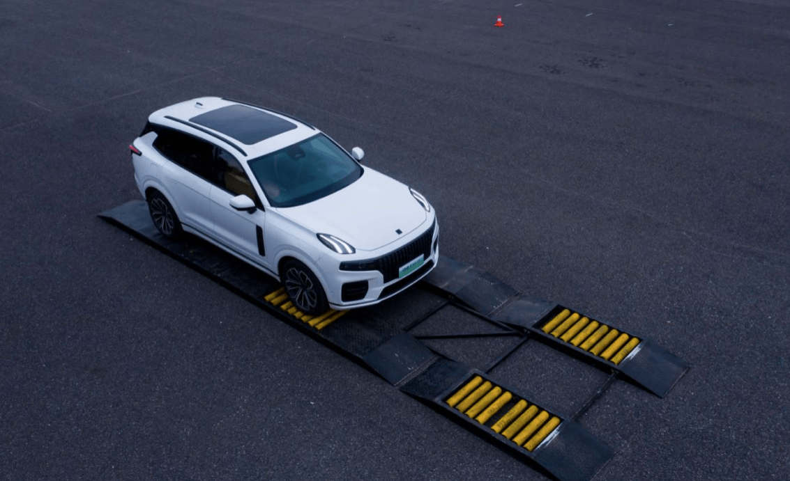 30万出头买全场景SUV 你会选领克09EM-P吗？_搜狐汽车_搜狐网