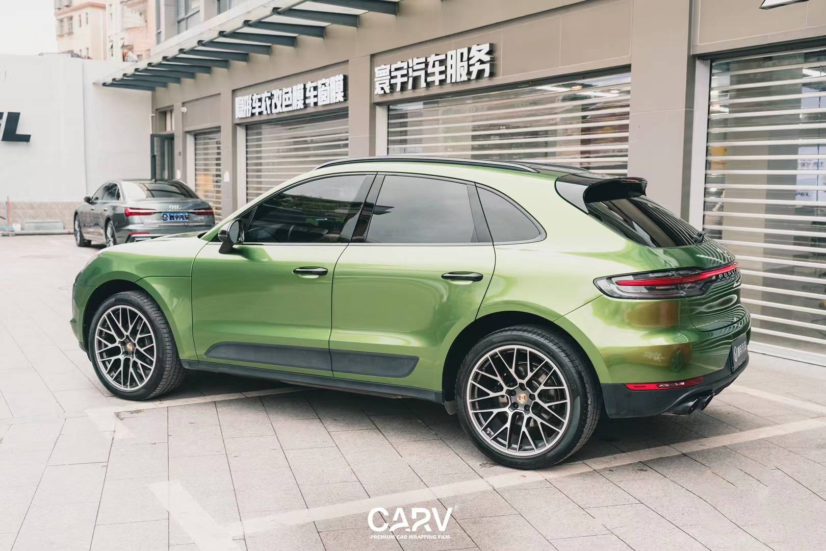 保时捷Macan卡孚改色膜白金金属曼巴绿，颠覆你的审美！_搜狐汽车_搜狐网