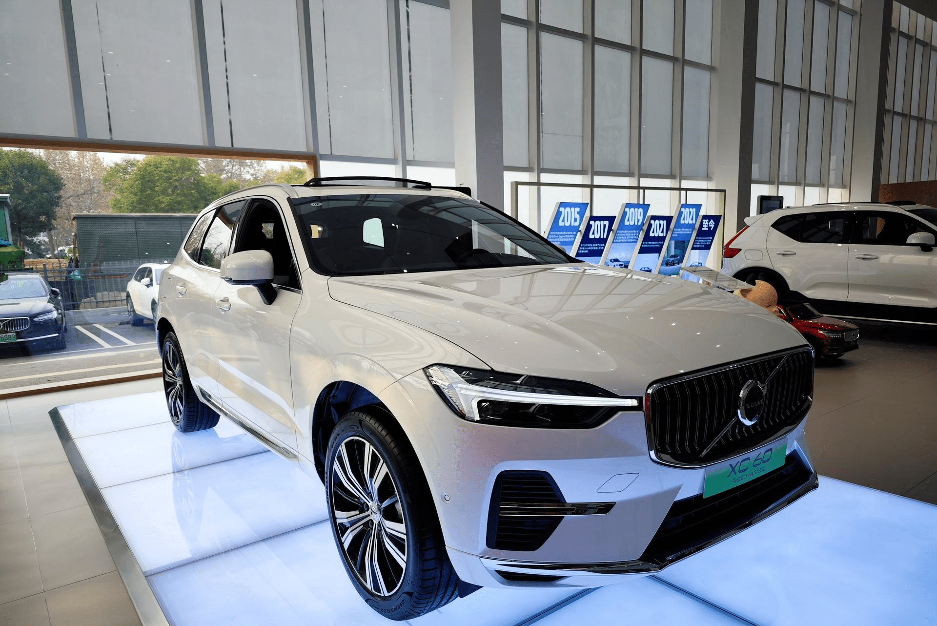 纯电动续航64km 实拍沃尔沃XC60插混版 5秒破百_搜狐汽车_搜狐网