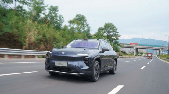 实力压制，凯迪拉克纯电LYRIQ锐歌对比蔚来ES7！_搜狐汽车_搜狐网