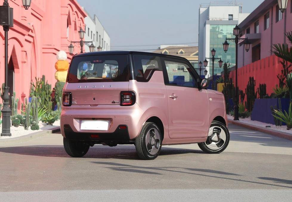 2023款吉利熊猫MINI新春版，同样5.58万，比热销MIniEV多5样配置_搜狐汽车_搜狐网