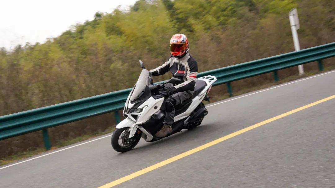 优点突出，略有瑕疵的卷王-15980元无极SR150GT摩智测评_搜狐汽车_搜狐网