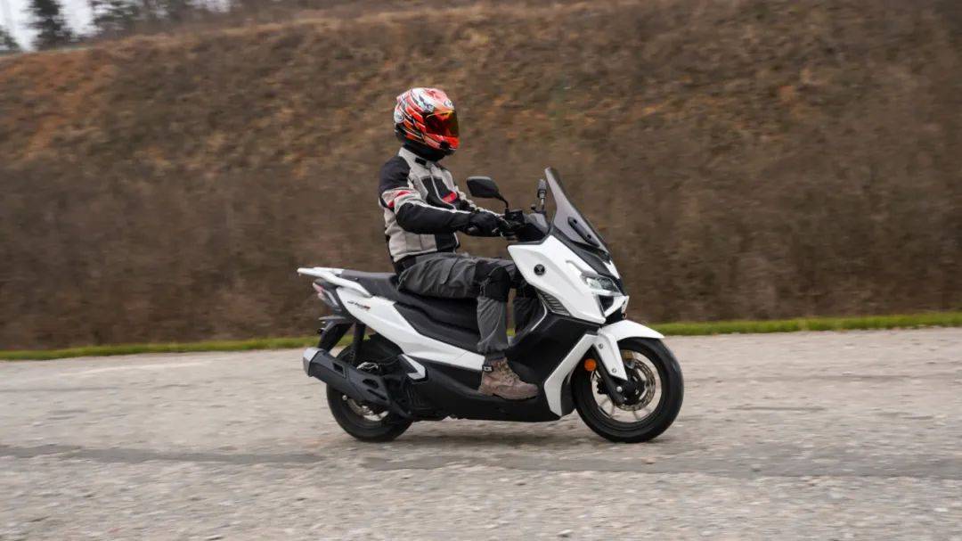 优点突出，略有瑕疵的卷王-15980元无极SR150GT摩智测评_搜狐汽车_搜狐网