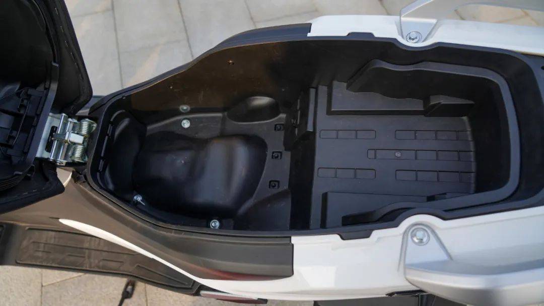 优点突出，略有瑕疵的卷王-15980元无极SR150GT摩智测评_搜狐汽车_搜狐网