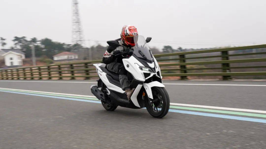 优点突出，略有瑕疵的卷王-15980元无极SR150GT摩智测评_搜狐汽车_搜狐网