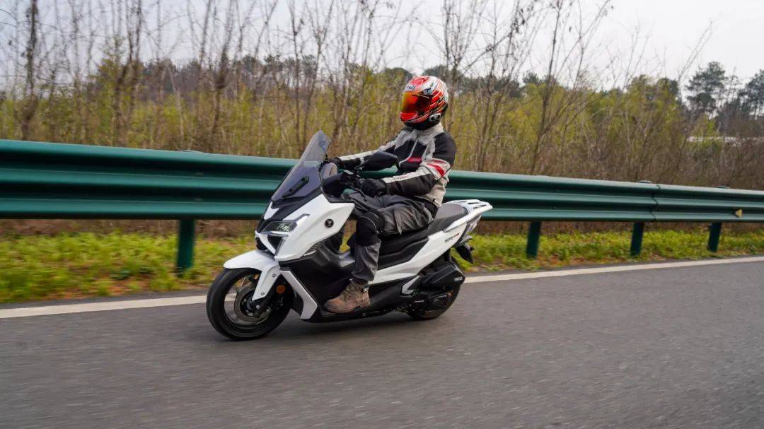 优点突出，略有瑕疵的卷王-15980元无极SR150GT摩智测评_搜狐汽车_搜狐网