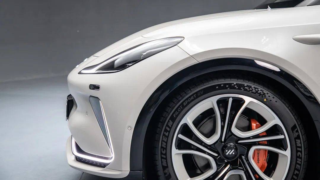 拳打宝马X5，脚踢蔚来ES8，智己LS7有这个实力吗？_搜狐汽车_搜狐网