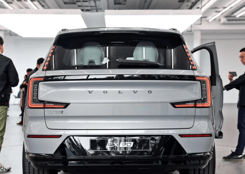 沃尔沃EX90实车正式亮相，首搭激光雷达，最高续航达600公里_搜狐汽车_搜狐网