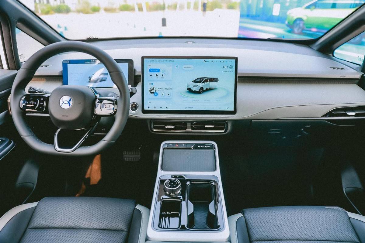 最值得入手的15万级纯电SUV：合创Z03带你解锁出游“新姿势”_搜狐汽车_搜狐网