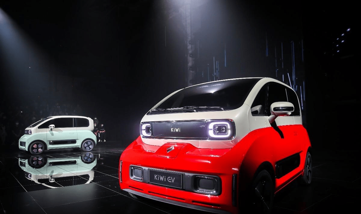 10万就能拥有自动泊车功能，2023款KiWi EV究竟有多少惊喜？_搜狐汽车_搜狐网