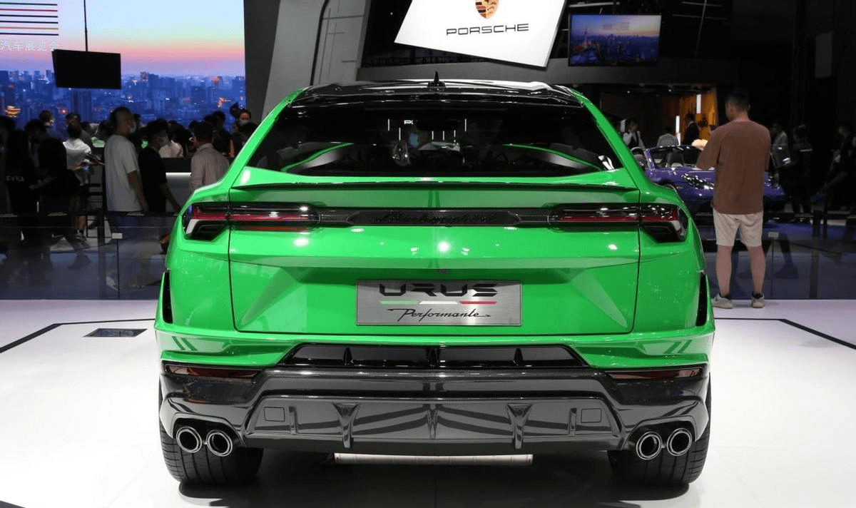 外观造型大气，搭载4.0T V8双涡轮发动机，体验兰博基尼Urus_搜狐汽车_搜狐网