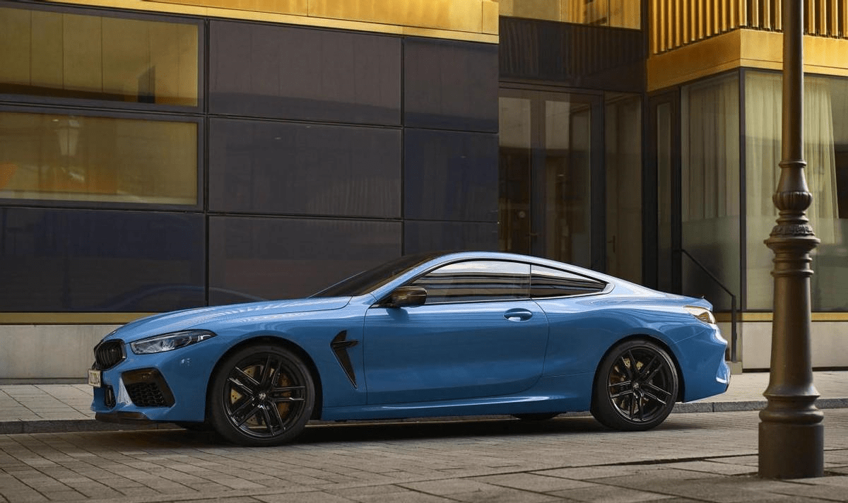 定位2门4座硬顶跑车，4.4T动力很强劲，体验宝马M8_搜狐汽车_搜狐网