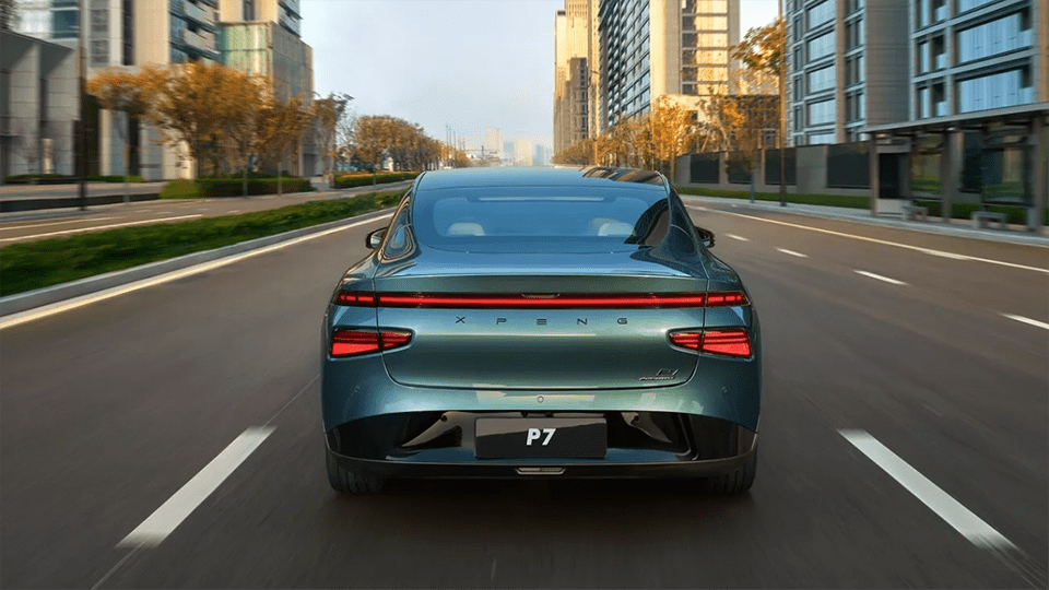 比特斯拉降完价更便宜，全新小鹏P7续航或超700km，没800V也行？_搜狐汽车_搜狐网