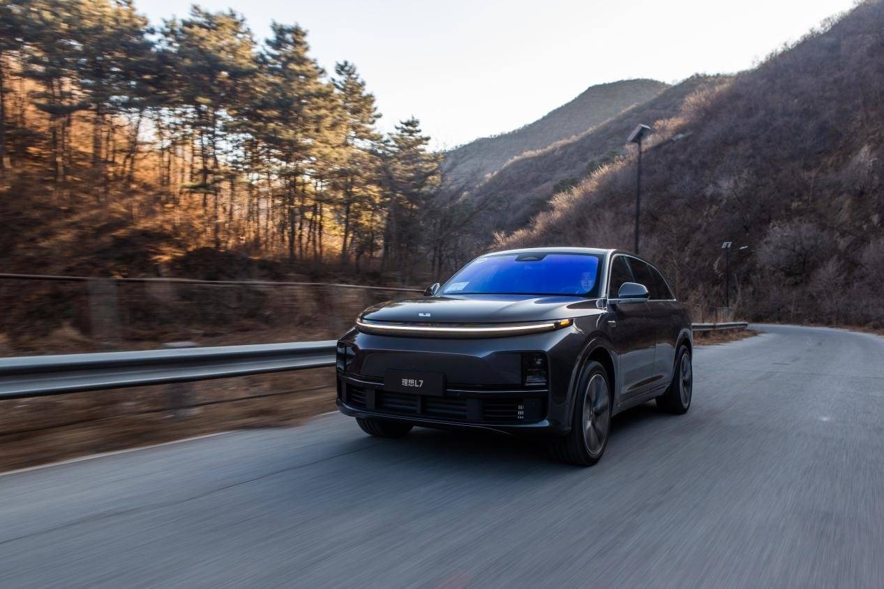 试驾理想L7：全尺寸大于奔驰GLE、宝马x5l_搜狐汽车_搜狐网