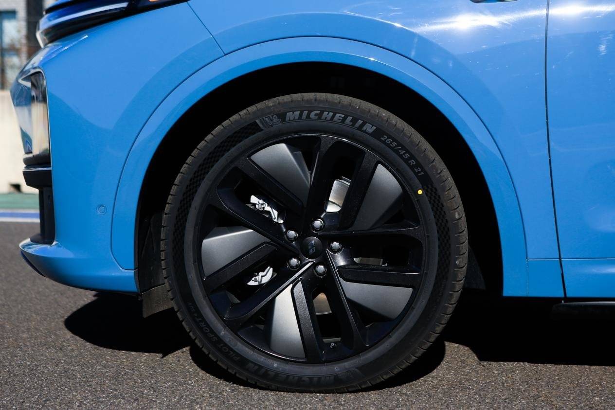 试驾理想L7：全尺寸大于奔驰GLE、宝马x5l_搜狐汽车_搜狐网