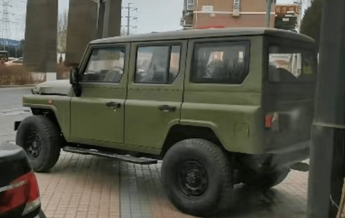 BJ 212自动挡实车现身，搭2.0T+8AT+电控分时四驱，或配侧开尾门_搜狐汽车_搜狐网