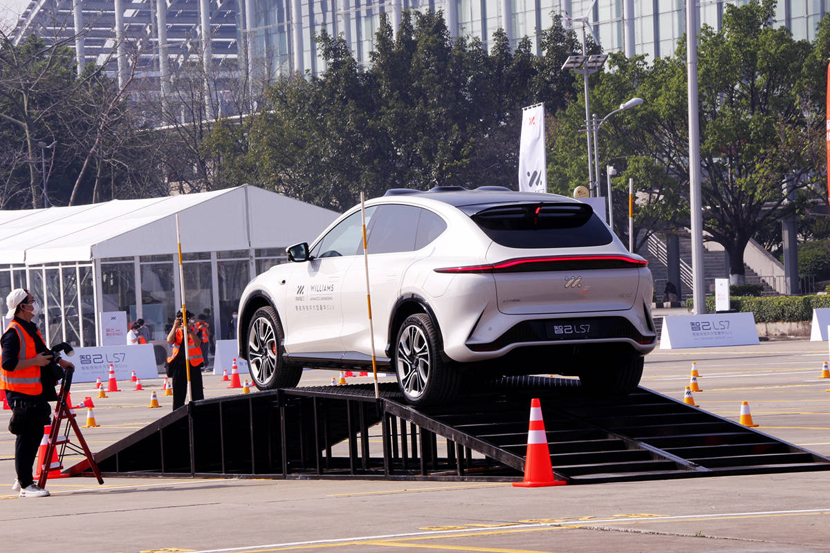 前所未有的SUV开起来如何？智己LS7体验分享 | V车网_搜狐汽车_搜狐网