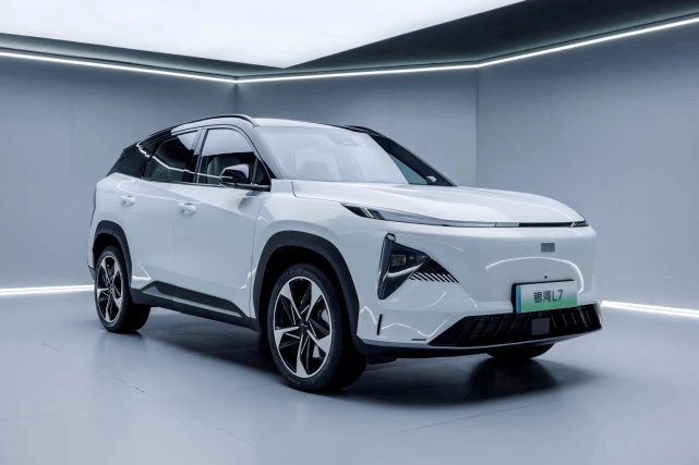 吉利银河首款新车L7发布，综合续航1370公里，几何该何去何从？_搜狐汽车_搜狐网