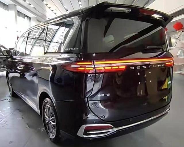 奔腾M9到店实车：与红旗HQ9同平台/搭2.0T+8AT！对标传祺M8？_搜狐汽车_搜狐网