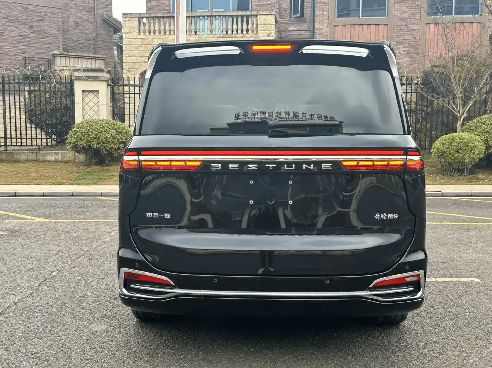 和红旗HQ9同平台，定位更亲民，带大七座+2.0T，奔腾M9实车曝光！_搜狐汽车_搜狐网