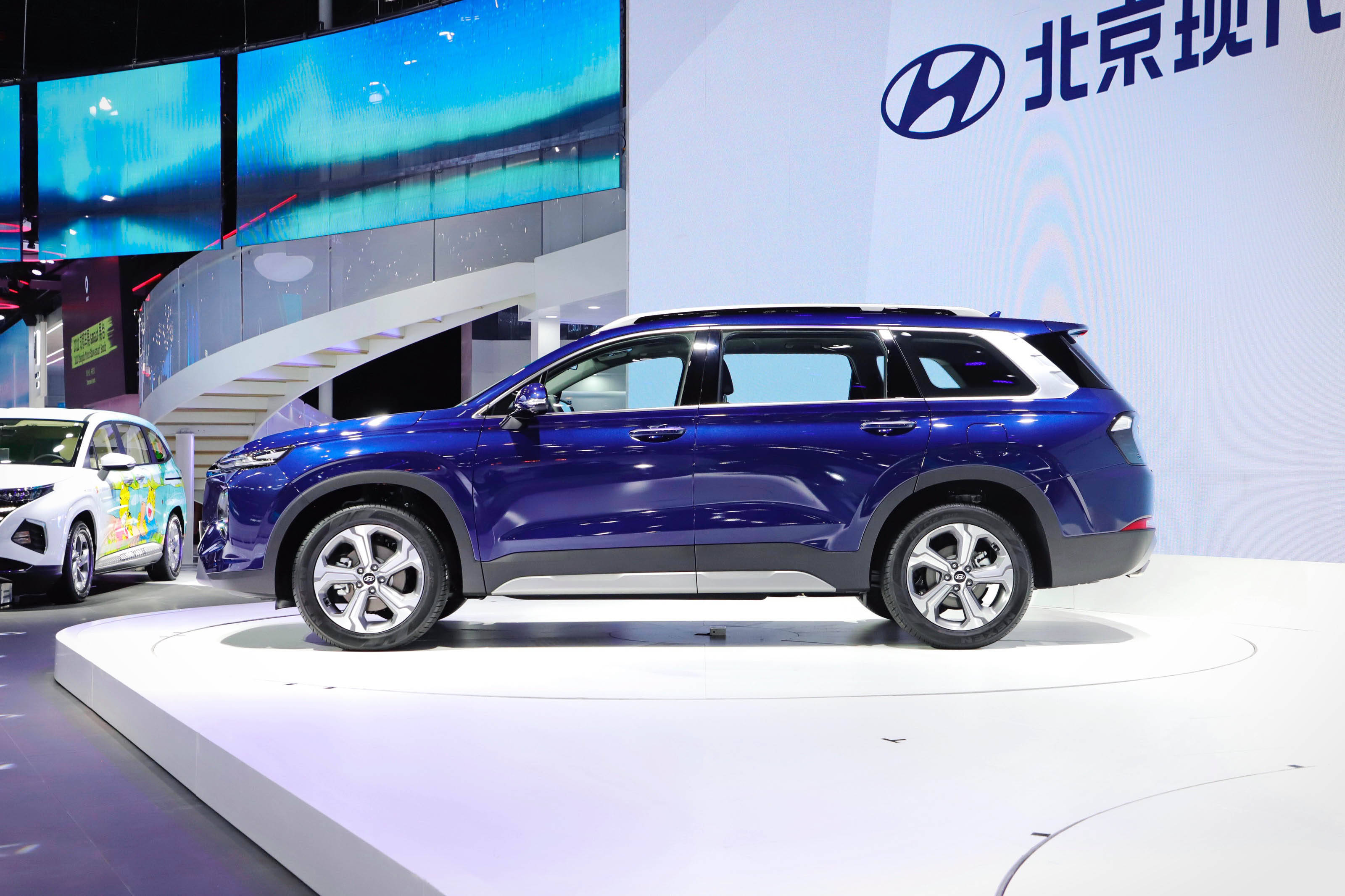 荣威RX9定位六座中型SUV，17.58万元起售，个人推荐优享版_搜狐汽车_搜狐网