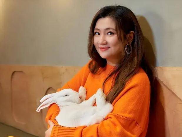 恭喜！41岁Selina怀孕，B超揭晓孩子性别，小7岁男友冷漠_Ella_腰果_Hebe