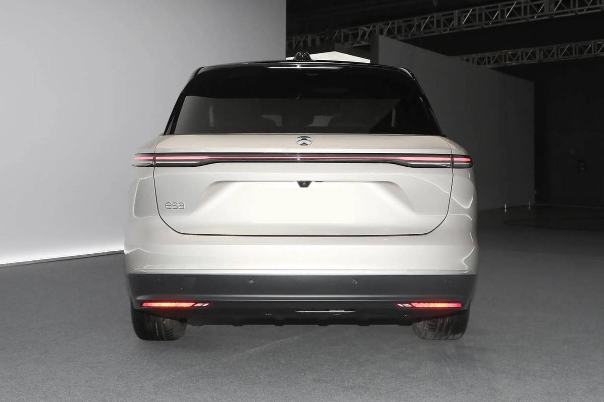 60万级豪华SUV之争！蔚来ES8行政版和宝马X5 30Li尊享型，该选谁？_搜狐汽车_搜狐网