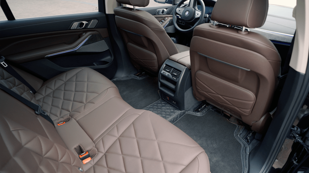 如果不纠结那些传统选项，你会打开另一个世界！宝马X5 VS 智己LS7｜1+1试车_搜狐汽车_搜狐网