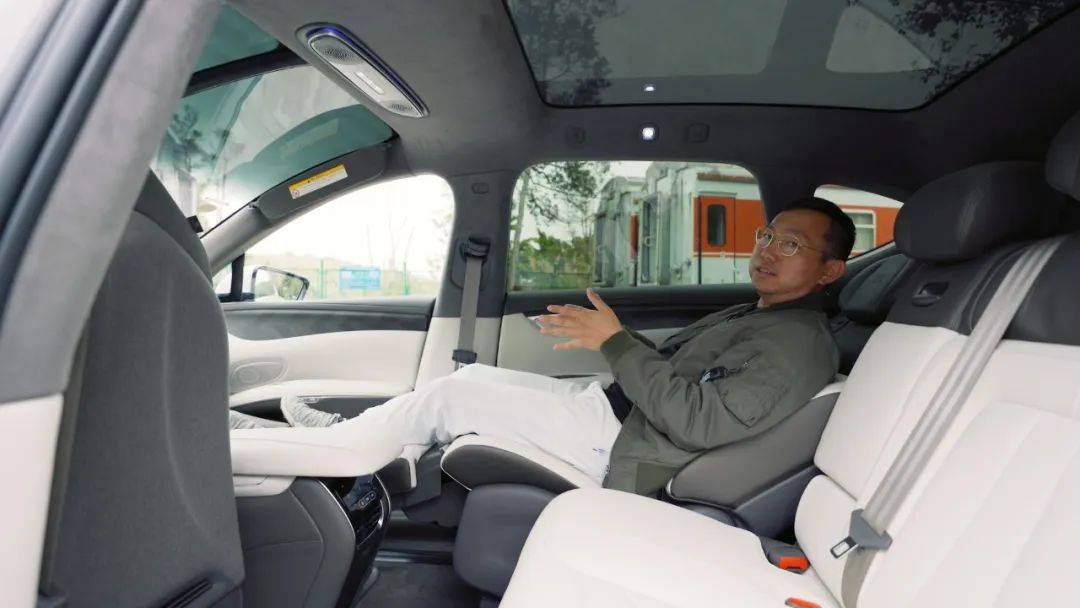 如果不纠结那些传统选项，你会打开另一个世界！宝马X5 VS 智己LS7｜1+1试车_搜狐汽车_搜狐网