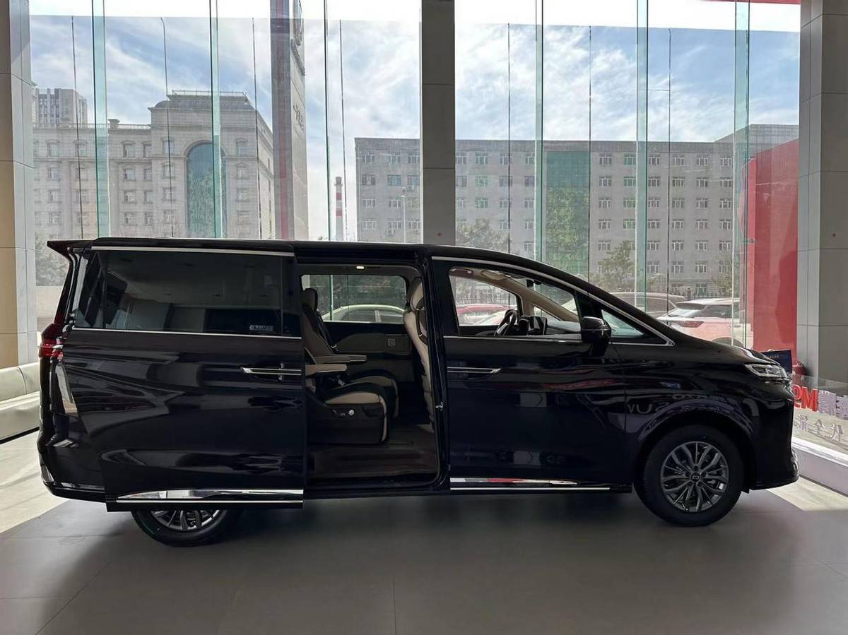 探店奔腾M9：23.58万起预售 比传祺M8大_搜狐汽车_搜狐网